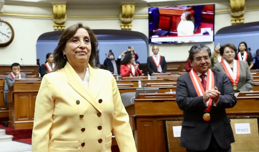 La abogada Dina Boluarte jura como primera presidenta de la historia de Perú | Día a Día